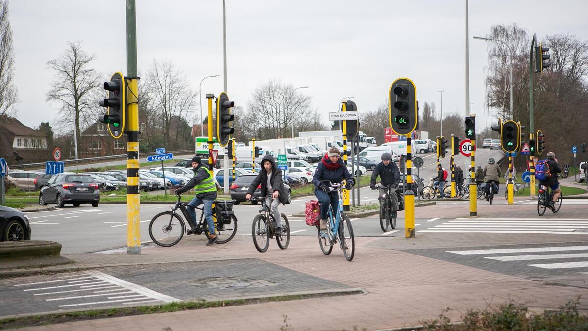 R11mis roept op tot bezwaren tegen plan voor heraanleg kruispunt | GVA